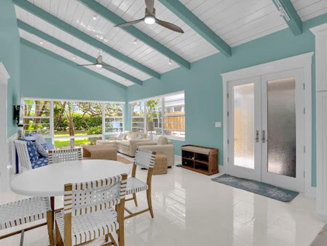 Apartment with pool