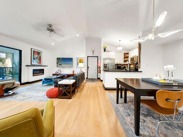 Apartment with pool
