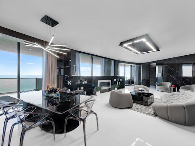 Apartment with pool