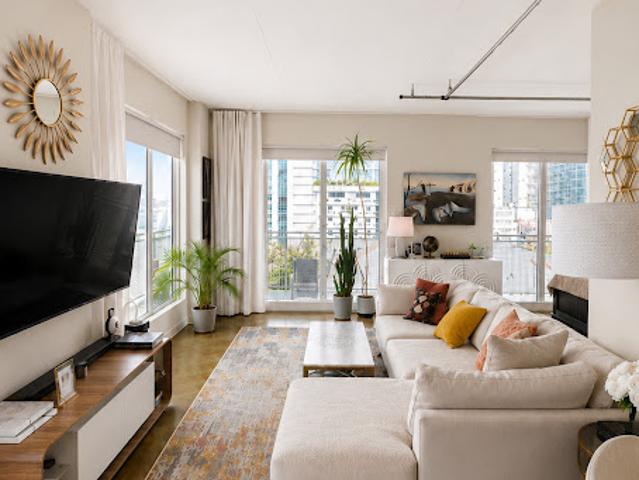 Apartment with pool