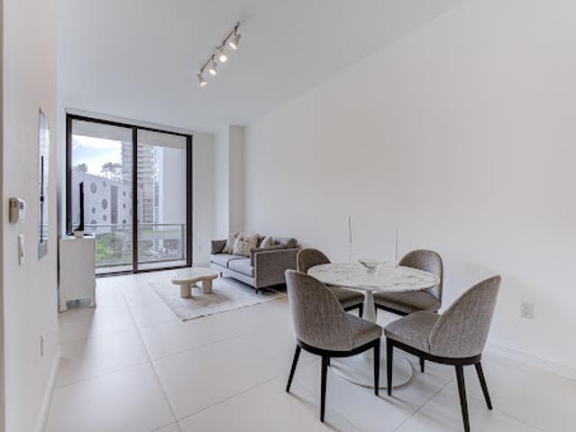 Apartment with pool