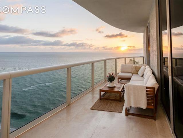 Apartment with pool