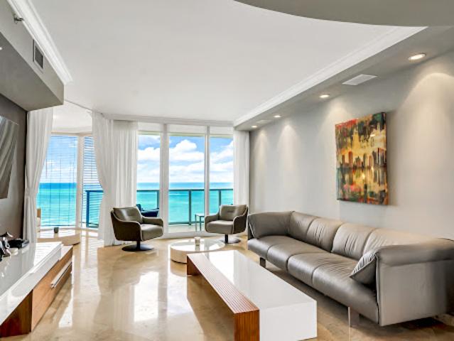 Apartment with pool