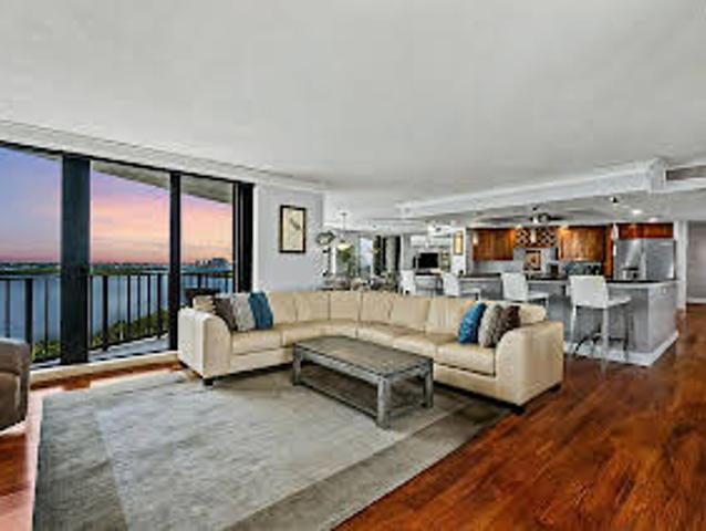 Apartment with pool