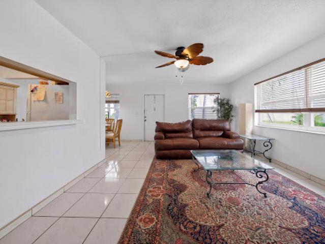 Apartment with pool