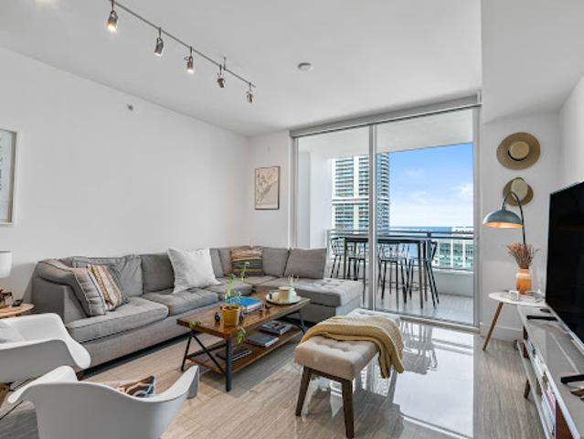 Apartment with pool