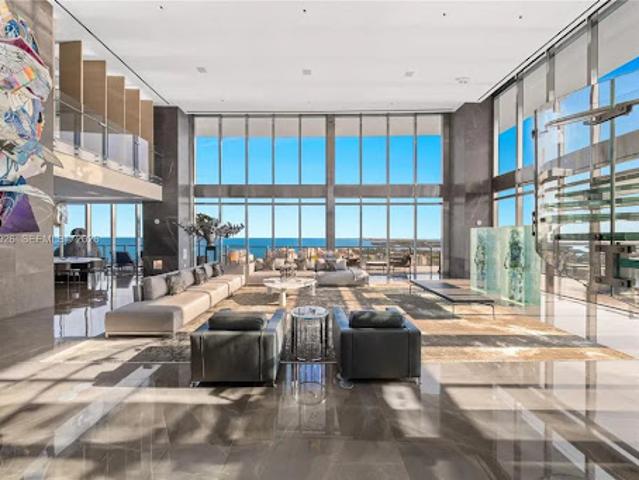 Apartment with pool