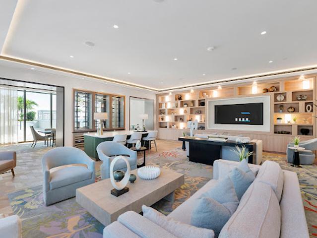Apartment with pool