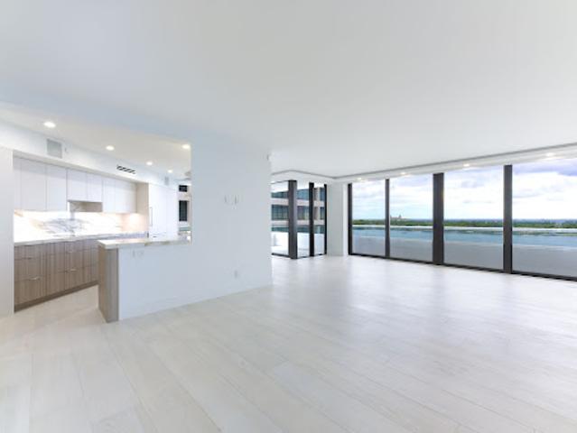 Apartment with pool