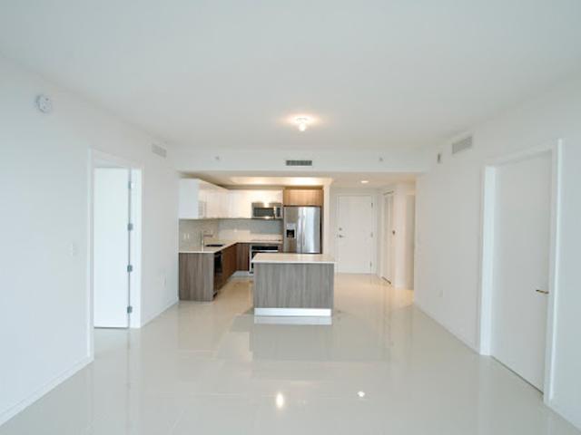 Apartment with pool