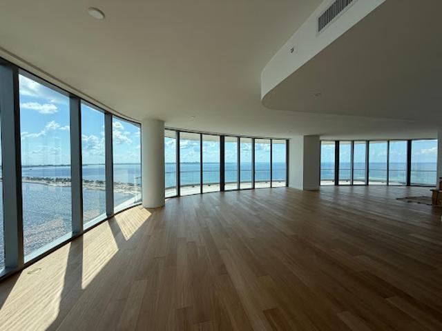 Apartment with pool