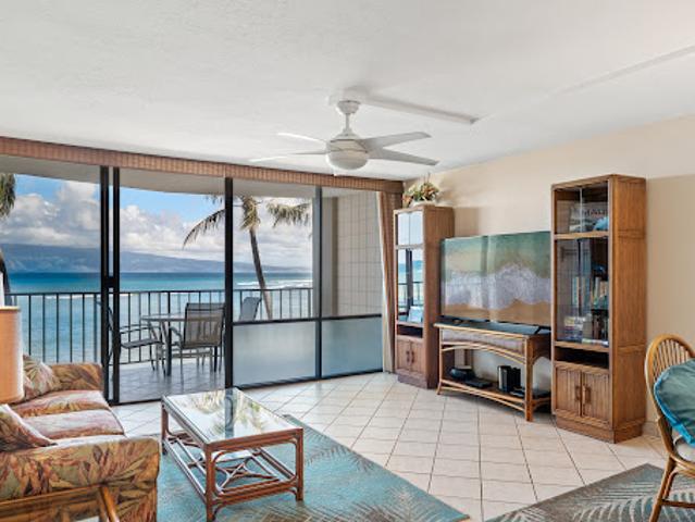 Apartment with pool
