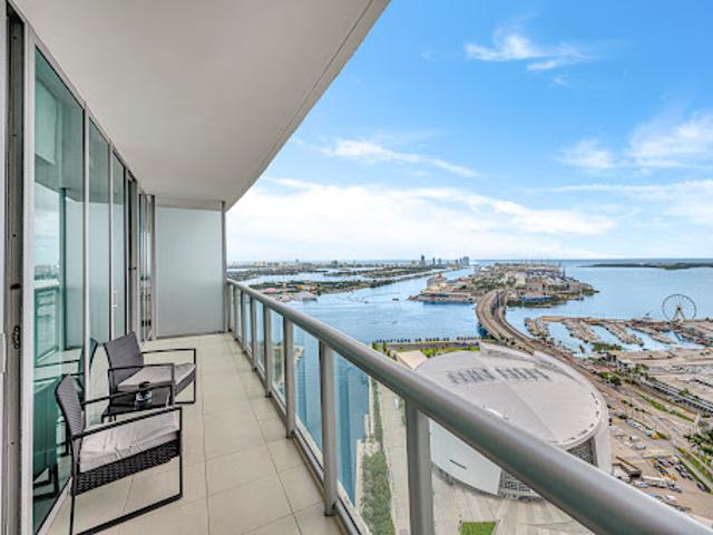 Apartment with pool