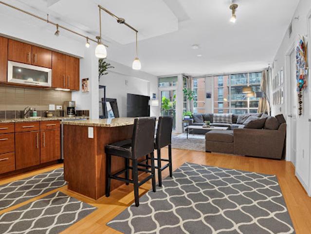 Apartment with pool