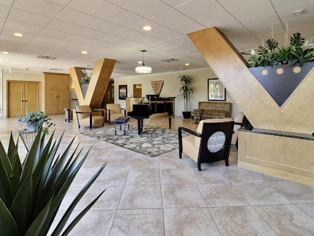 Apartment with pool