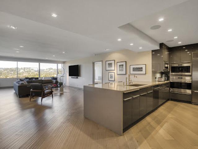 Apartment with pool