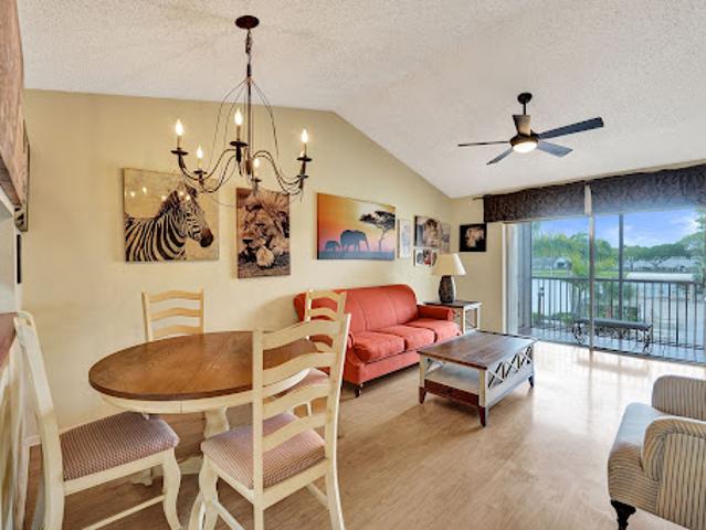 Apartment with pool