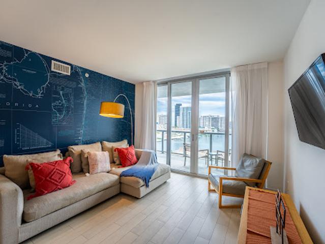 Apartment with pool