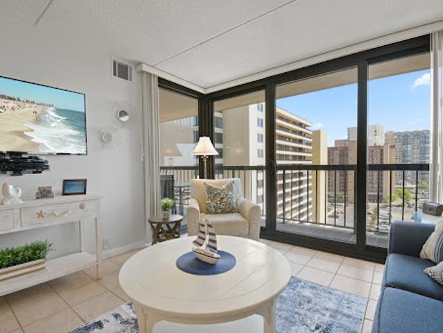 Apartment with pool