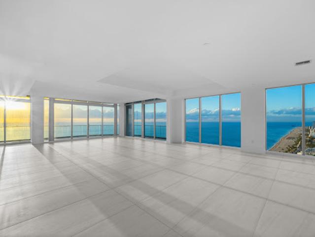 Apartment with pool