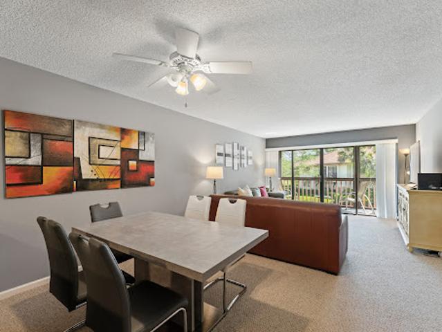 Apartment with pool