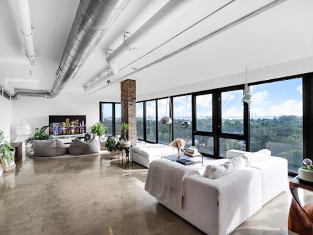 Apartment with pool