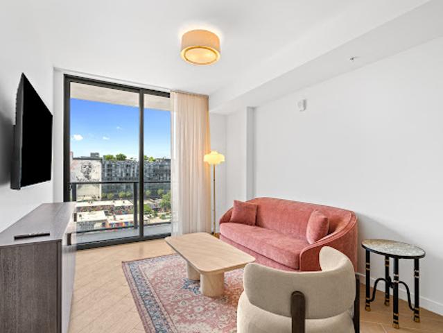 Apartment with pool