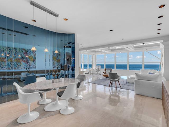 Apartment with pool