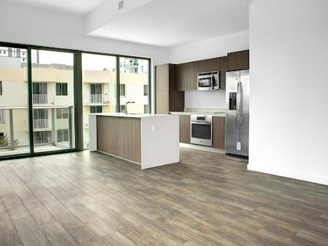 Apartment with pool