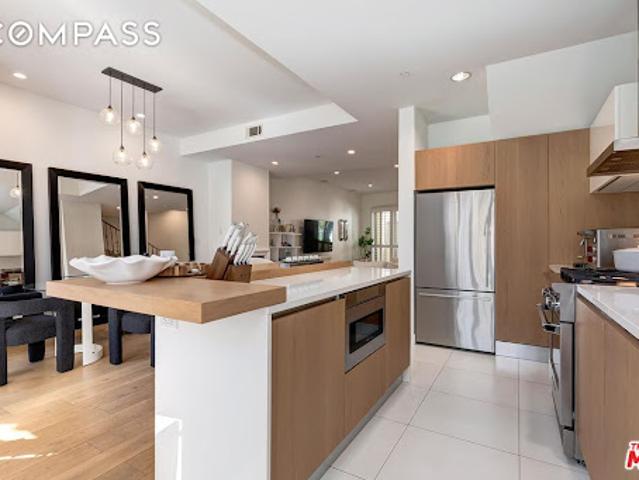 Apartment with pool