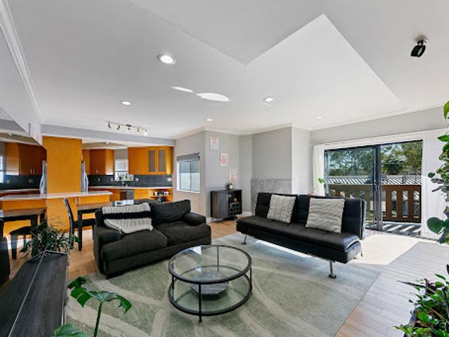 Apartment with pool