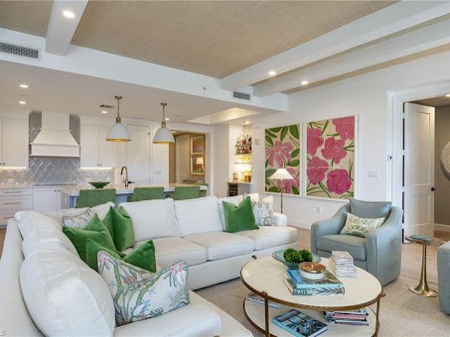 Apartment with pool