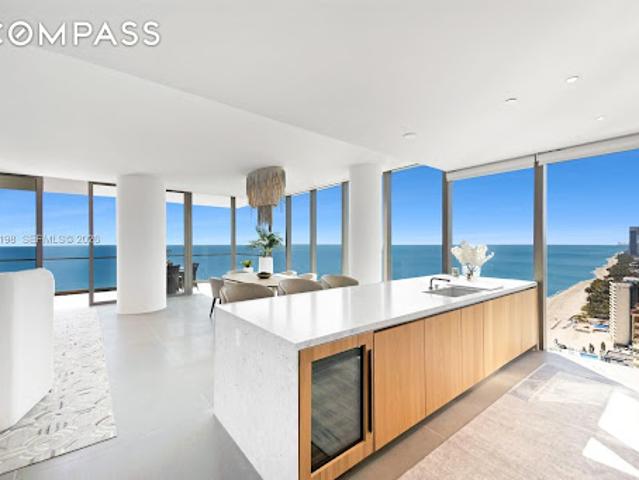 Apartment with pool
