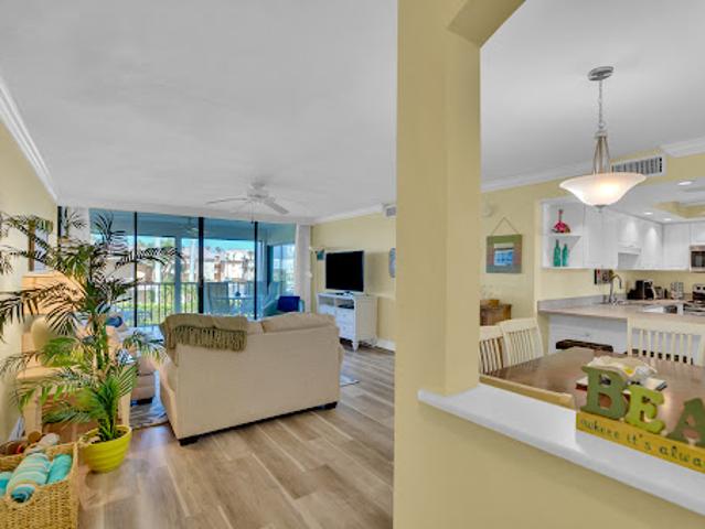 Apartment with pool