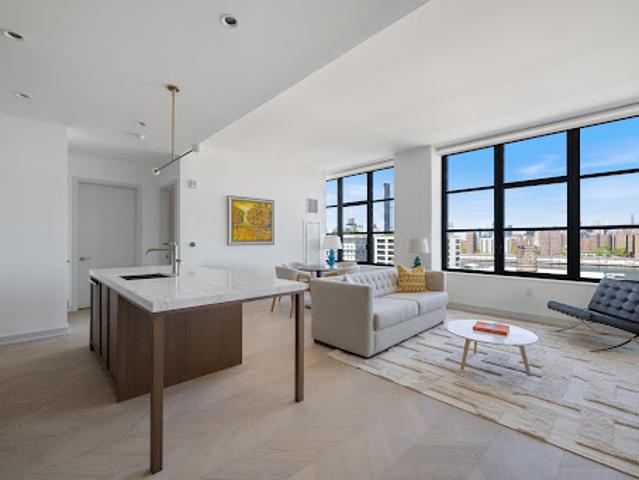 Apartment with pool