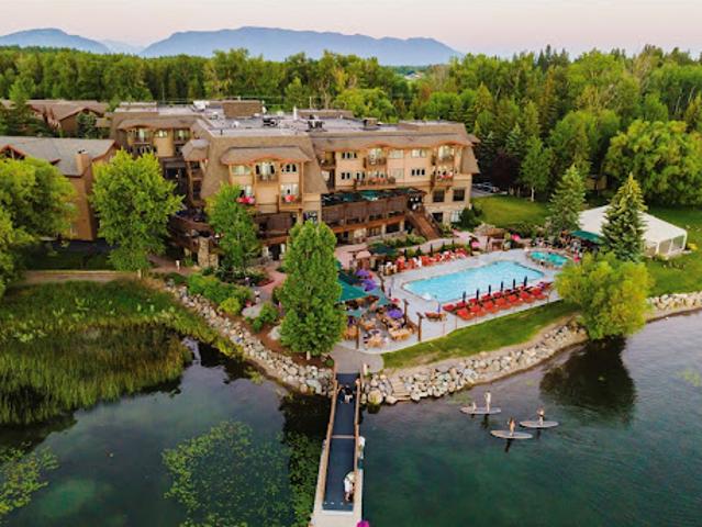 Apartment with pool