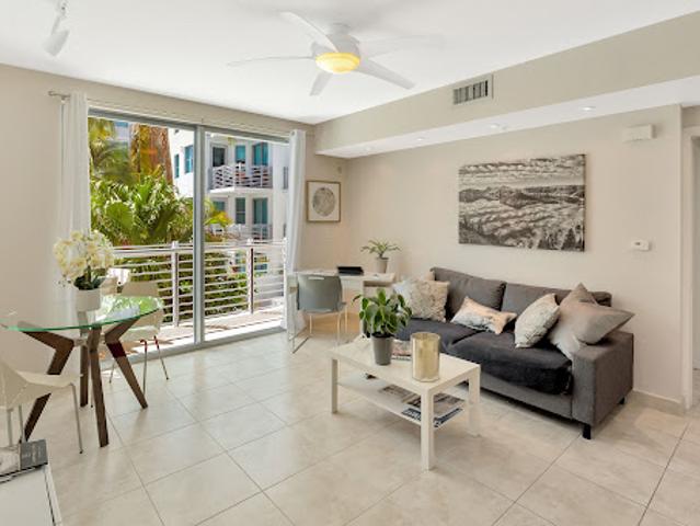 Apartment with pool