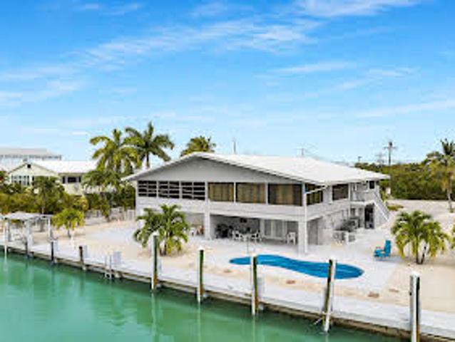 Apartment with Pool
