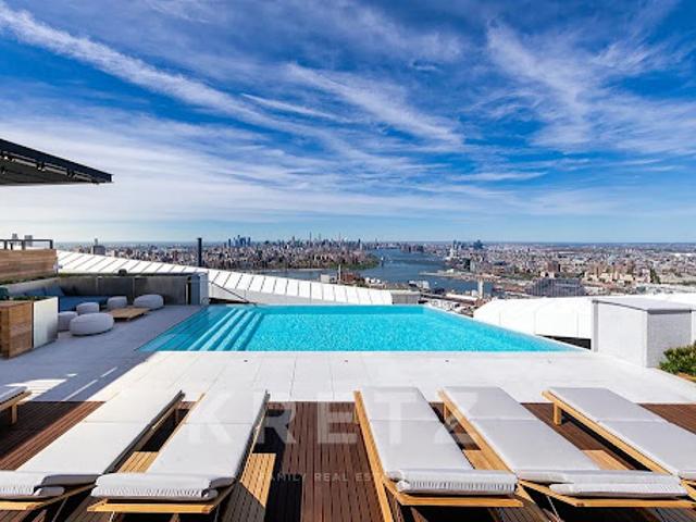 Apartment with pool