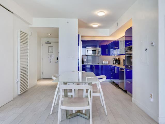 Apartment with pool