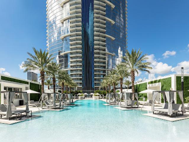 Apartment with pool