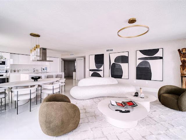 Apartment with pool