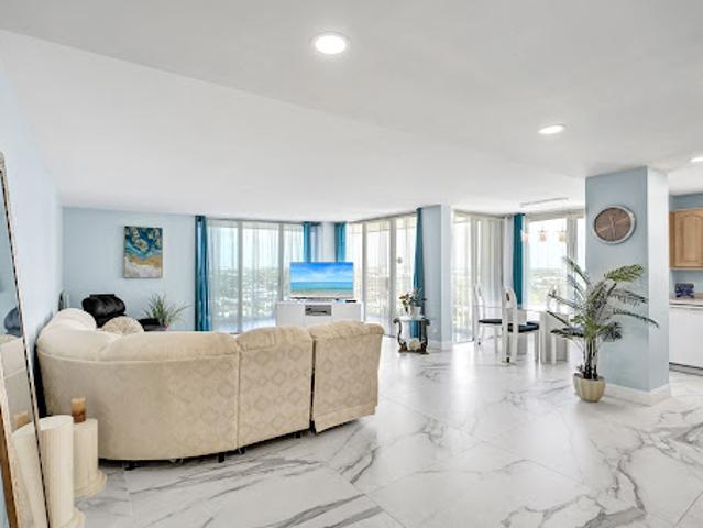 Apartment with pool