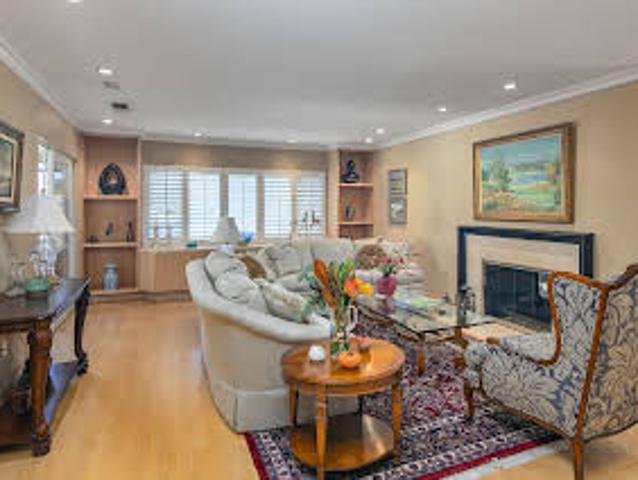 Apartment with pool