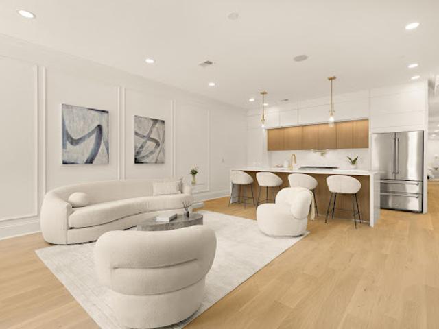 Apartment with pool