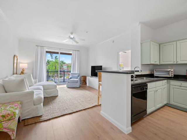 Apartment with pool
