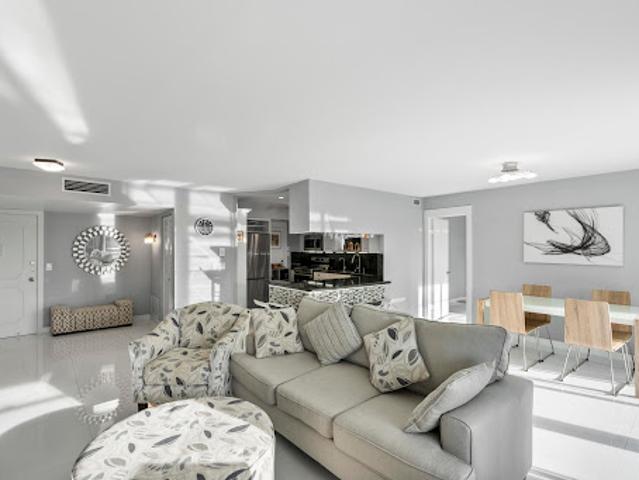 Apartment with pool