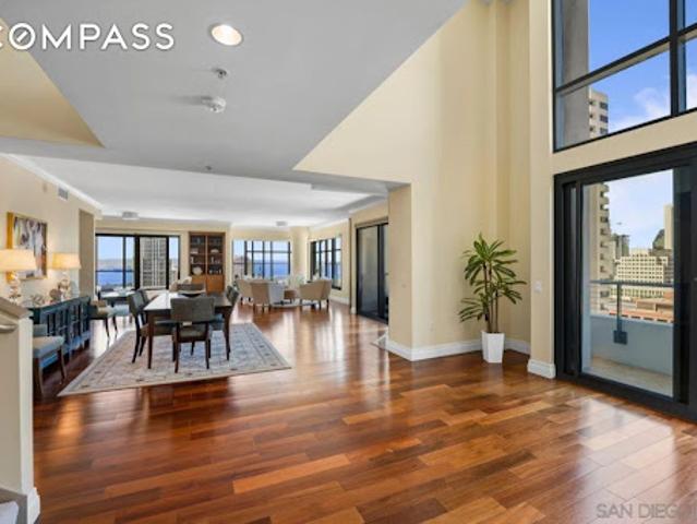 Apartment with pool