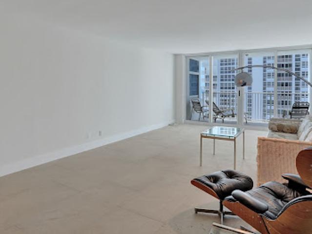 Apartment with pool