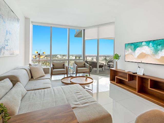 Apartment with pool